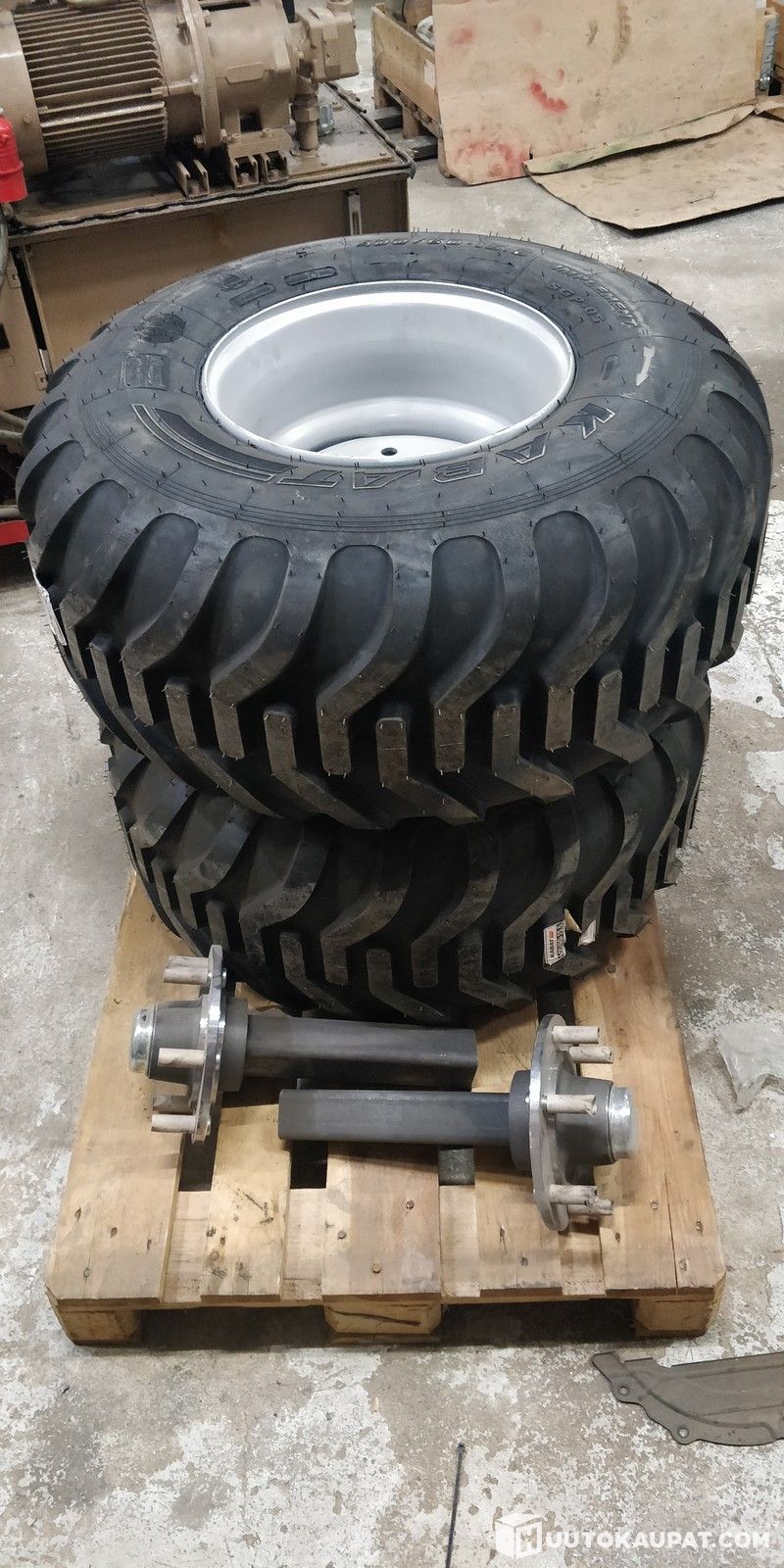 Perävaunun renkaat 400/60-15.5 ja navat, Nivala | Huutokaupat.com