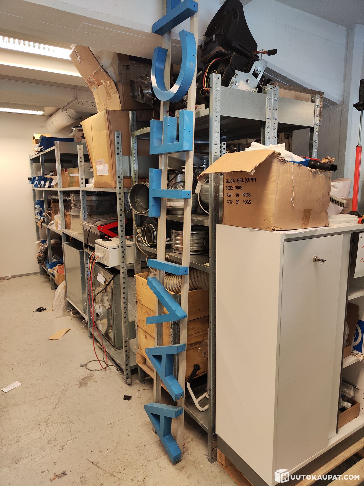 Puhaltimia, putkiosia, IV osia, sähkötarvikkeita ja hyllyä (20) Aavi ...