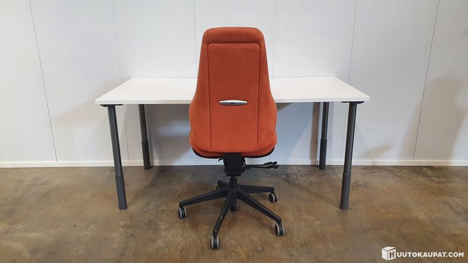 Isku työpistekokonaisuus, Step tuoli ja Matrix pöytä, Vantaa ...