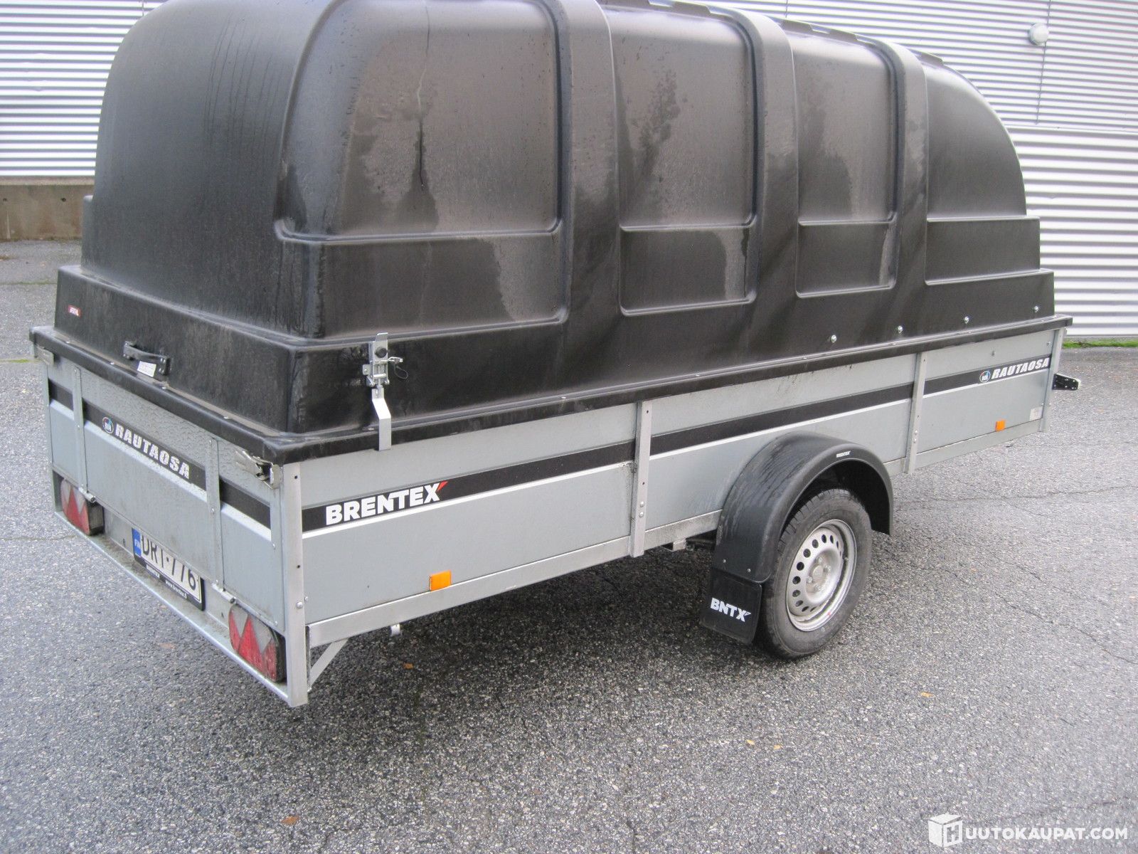 Ulosmitattu perävaunu Brentex-Trailer, Bren-3515 kuomulla Iisalmessa ...