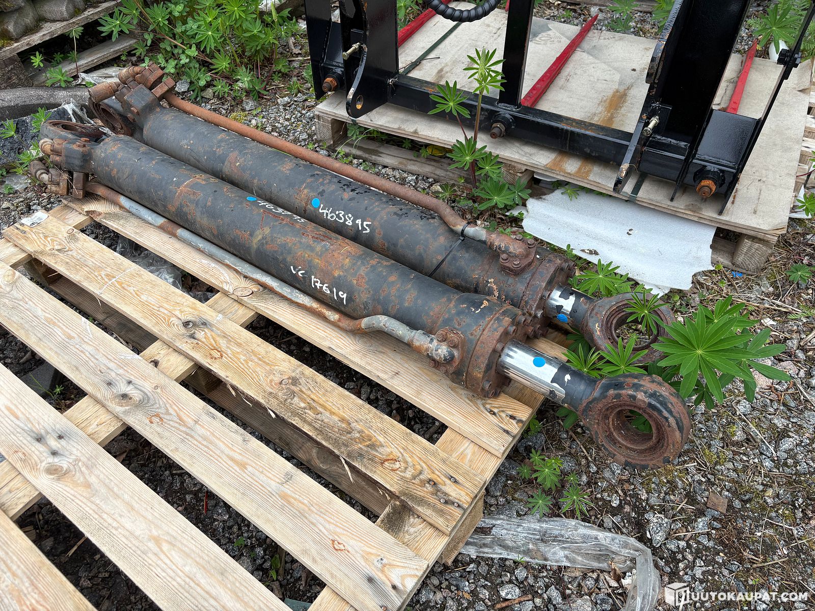 Hydraulisylinterit Käytetyt 2 kpl, Alavus | Huutokaupat.com