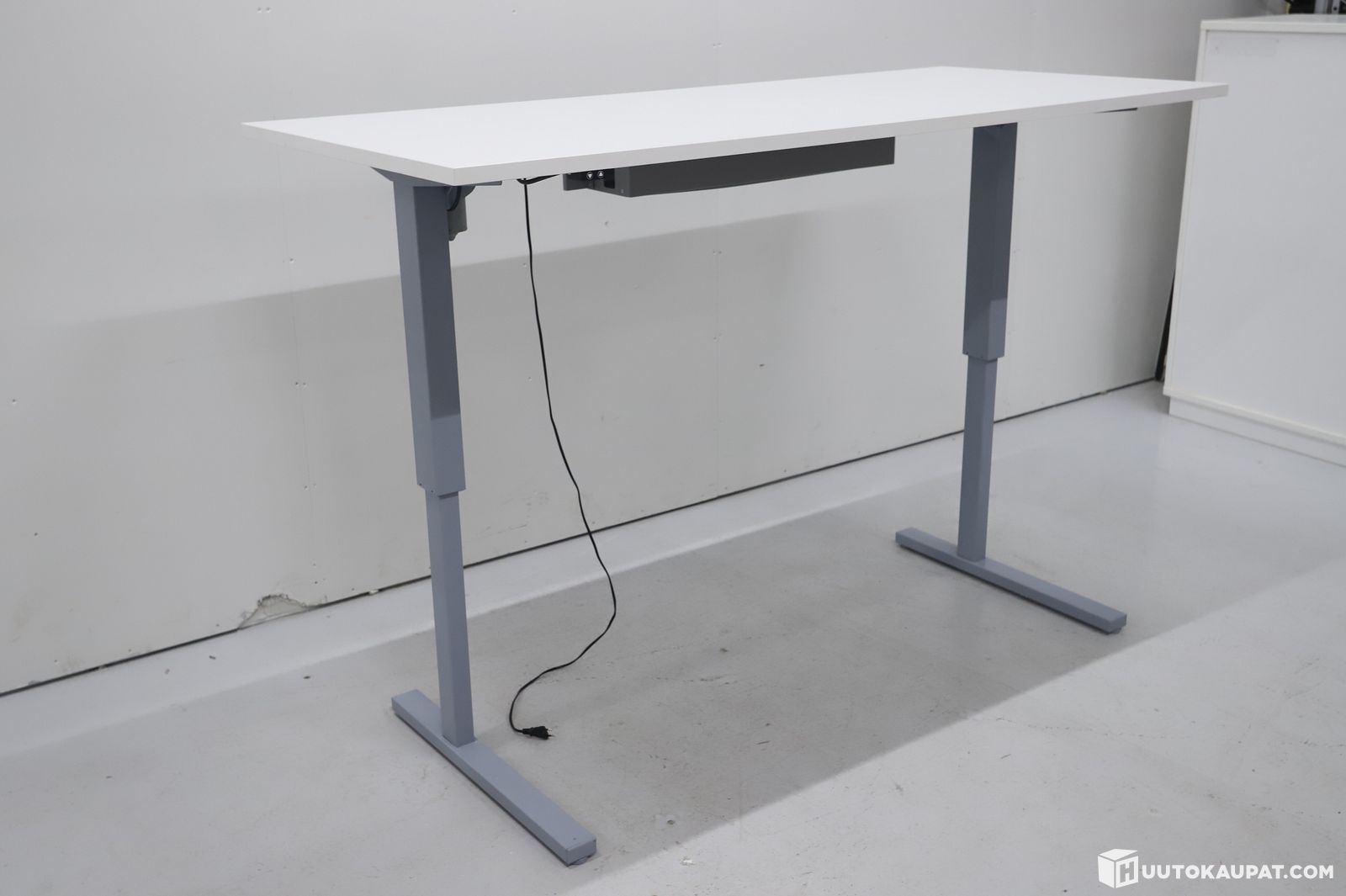 Electric desk in tidy condition 160x80 cm MOH1278, Helsinki ...